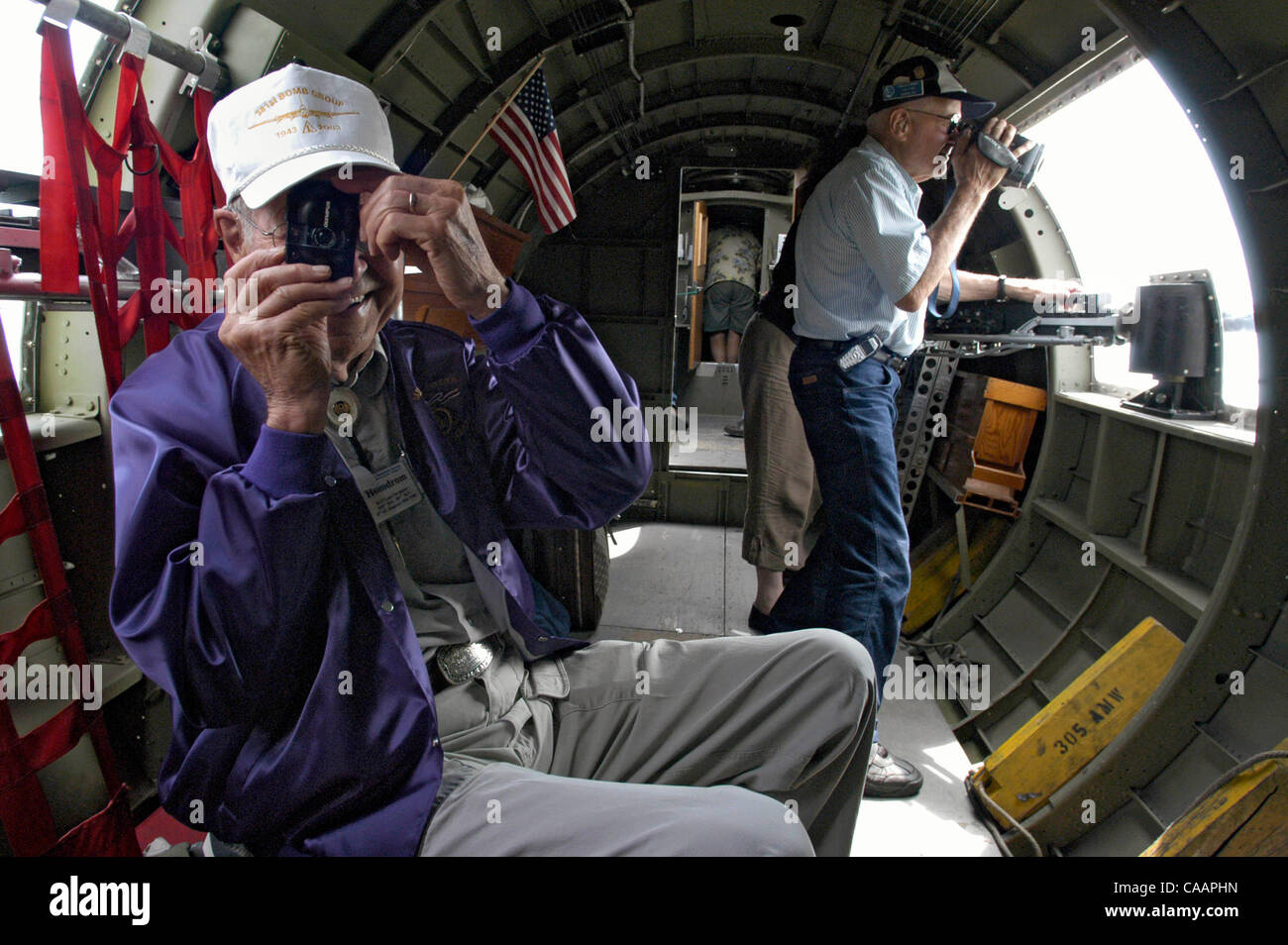 World War II veterans Ted Homdrom, 87, (left) and Donald Berndt, 81 ...