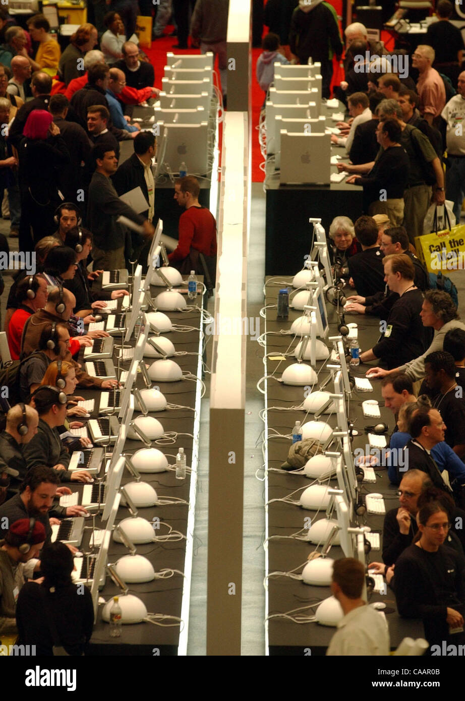 MacWorld draws thousands to San Francisco's Moscone Convention Center ...