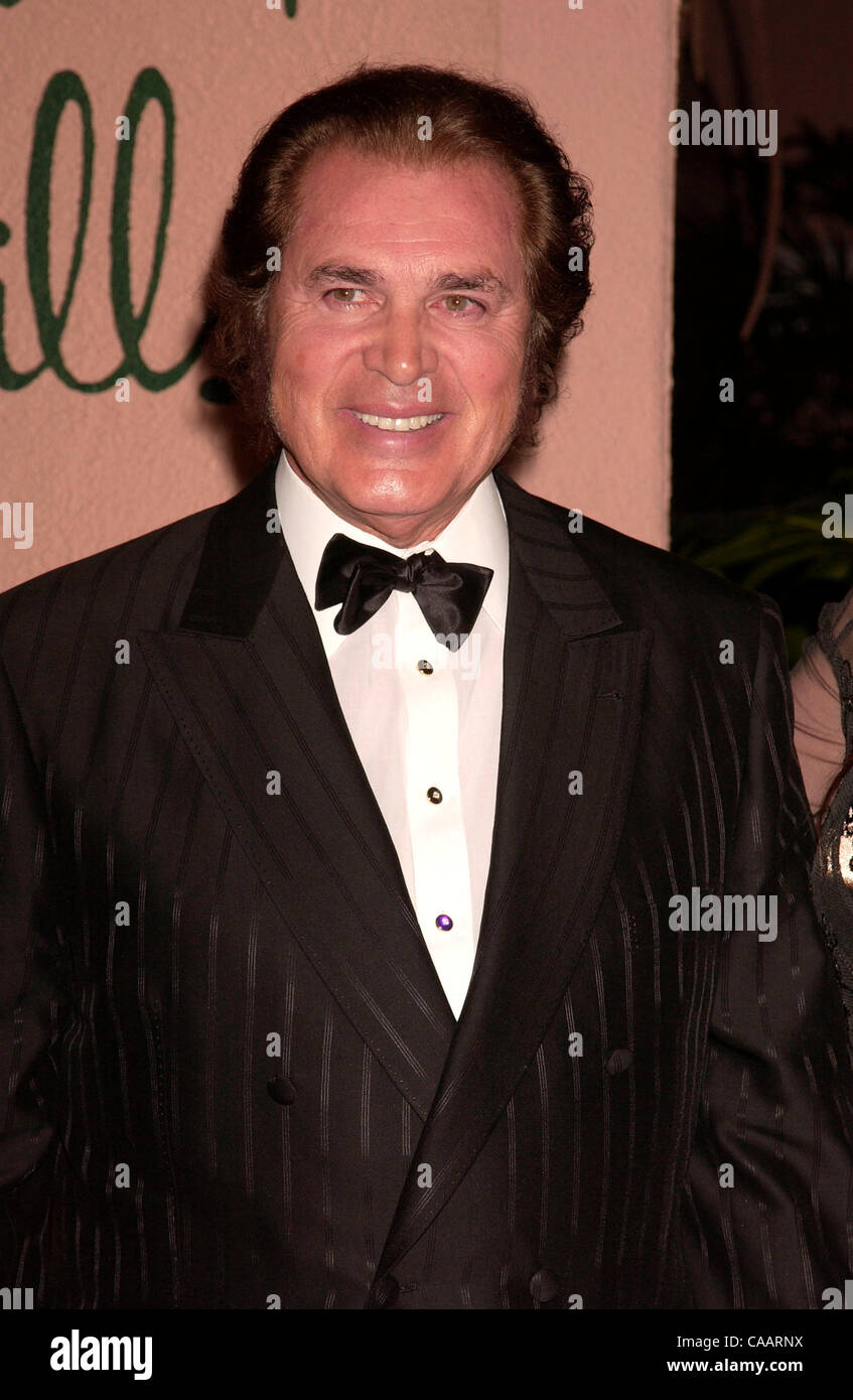 Feb 07, 2004; Los Angeles, CA, USA; Artist ENGLEBERT HUMPERDINCK at the ...