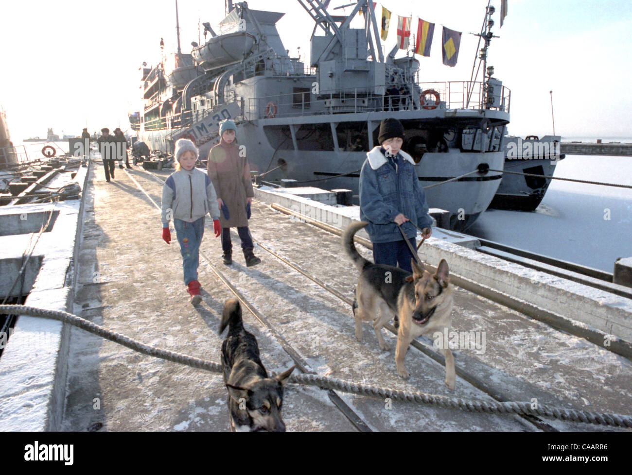 Families of seamen live by the military ships Stock Photo - Alamy