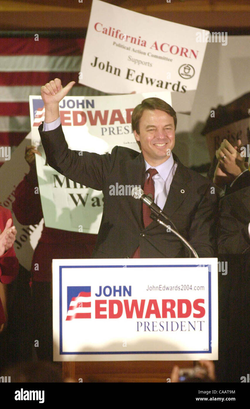 Senator John Edwards, D-NC gives the thumbs up to a large crowd at ...