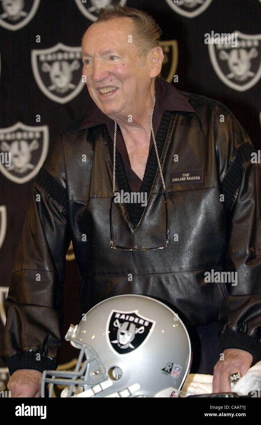 Al Davis, of the Oakland Raiders, holds a very rare Q & A session with ...
