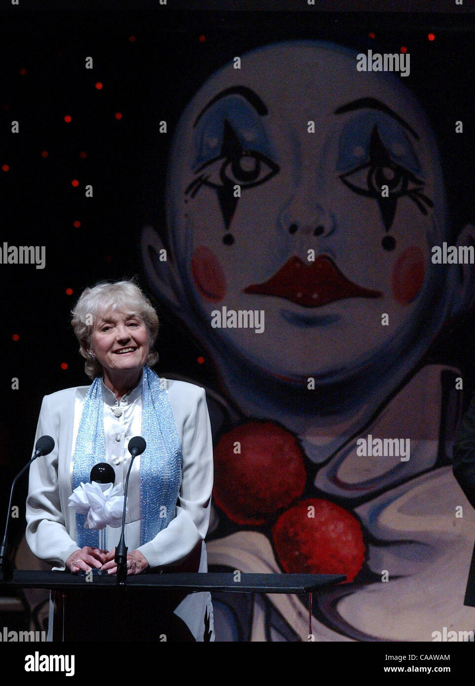 Accepting an award hi-res stock photography and images - Alamy