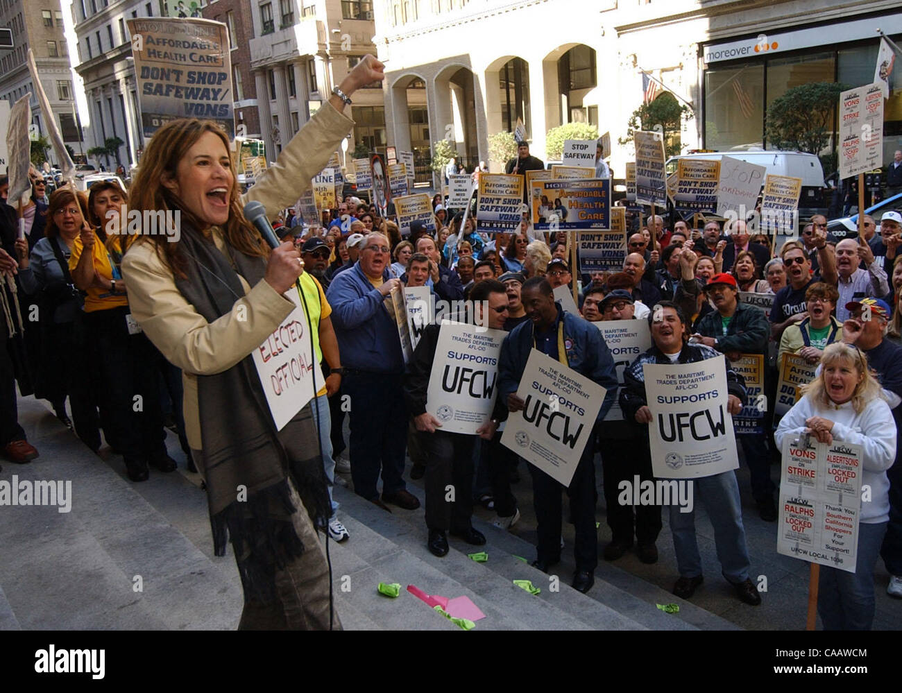 Hundreds of grocery strike supporters protest in front of the old ...