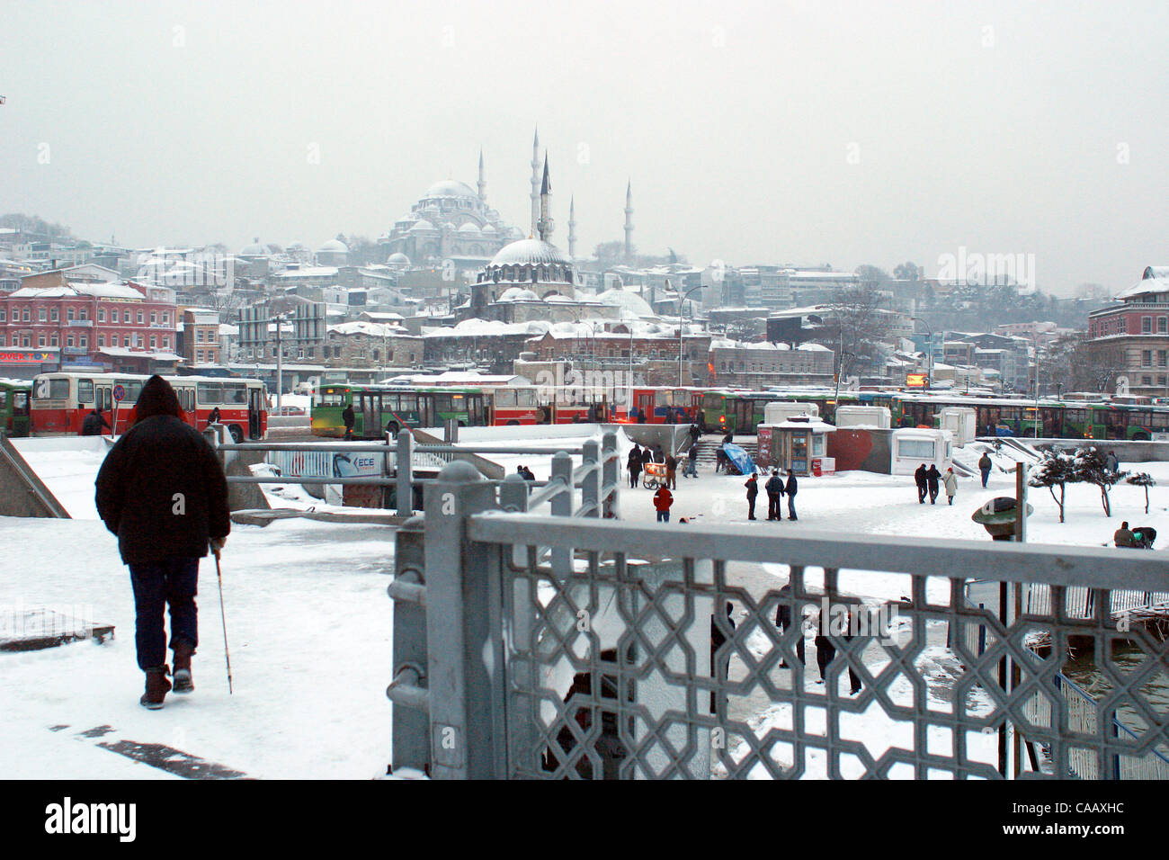 Jan 23, 2004; Istanbul, TURKEY; Near the Yeni Mosque (Valide Mosque) in ...