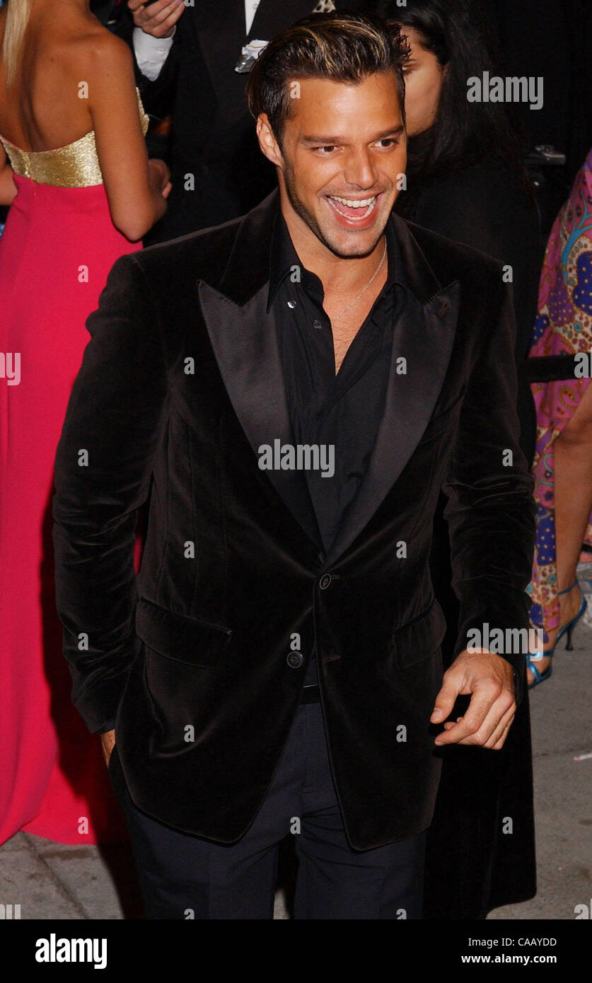 Feb 29, 2004; Los Angeles, CA, USA; singer RICKY MARTIN arrives at the ...