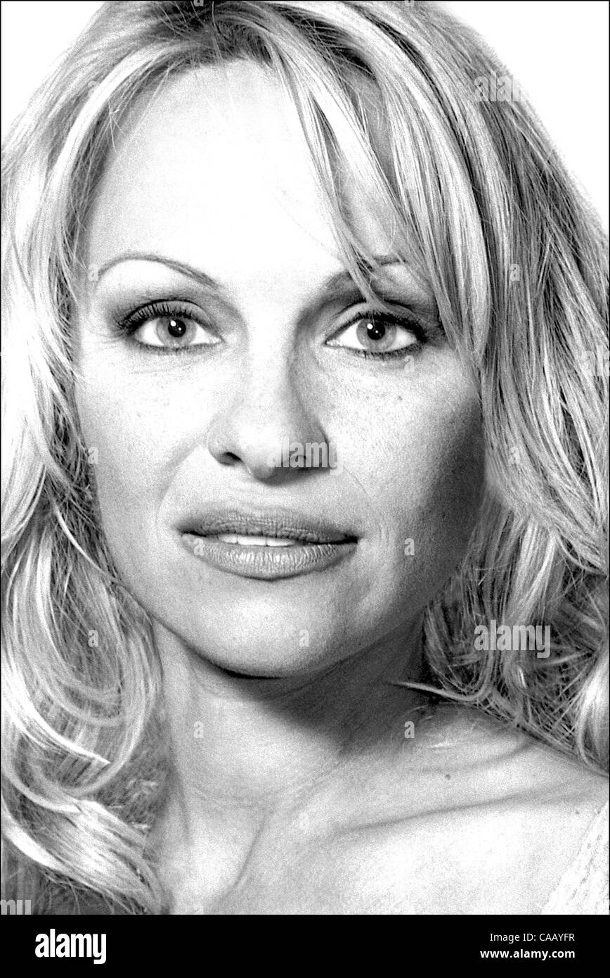 Pamela anderson in baywatch Black and White Stock Photos & Images - Alamy