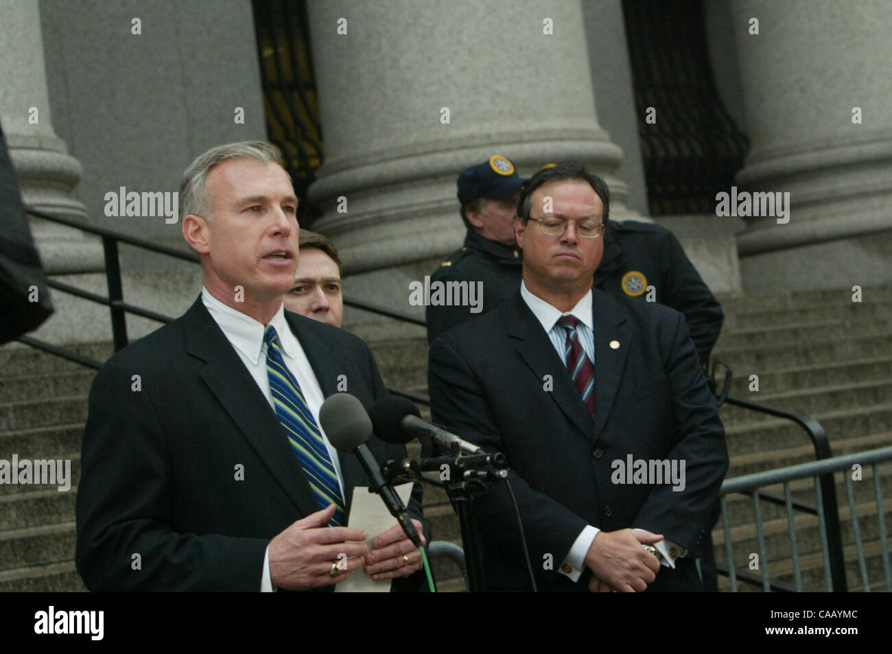 Mar 05, 2004; New York, NY, USA; Lead prosecutor DAVID E. KELLEY (L ...