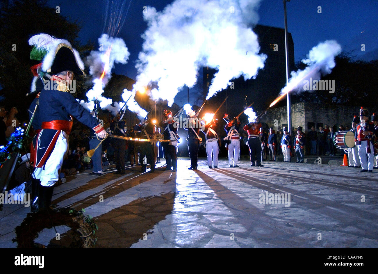 Mexican army reenactors hi-res stock photography and images - Alamy