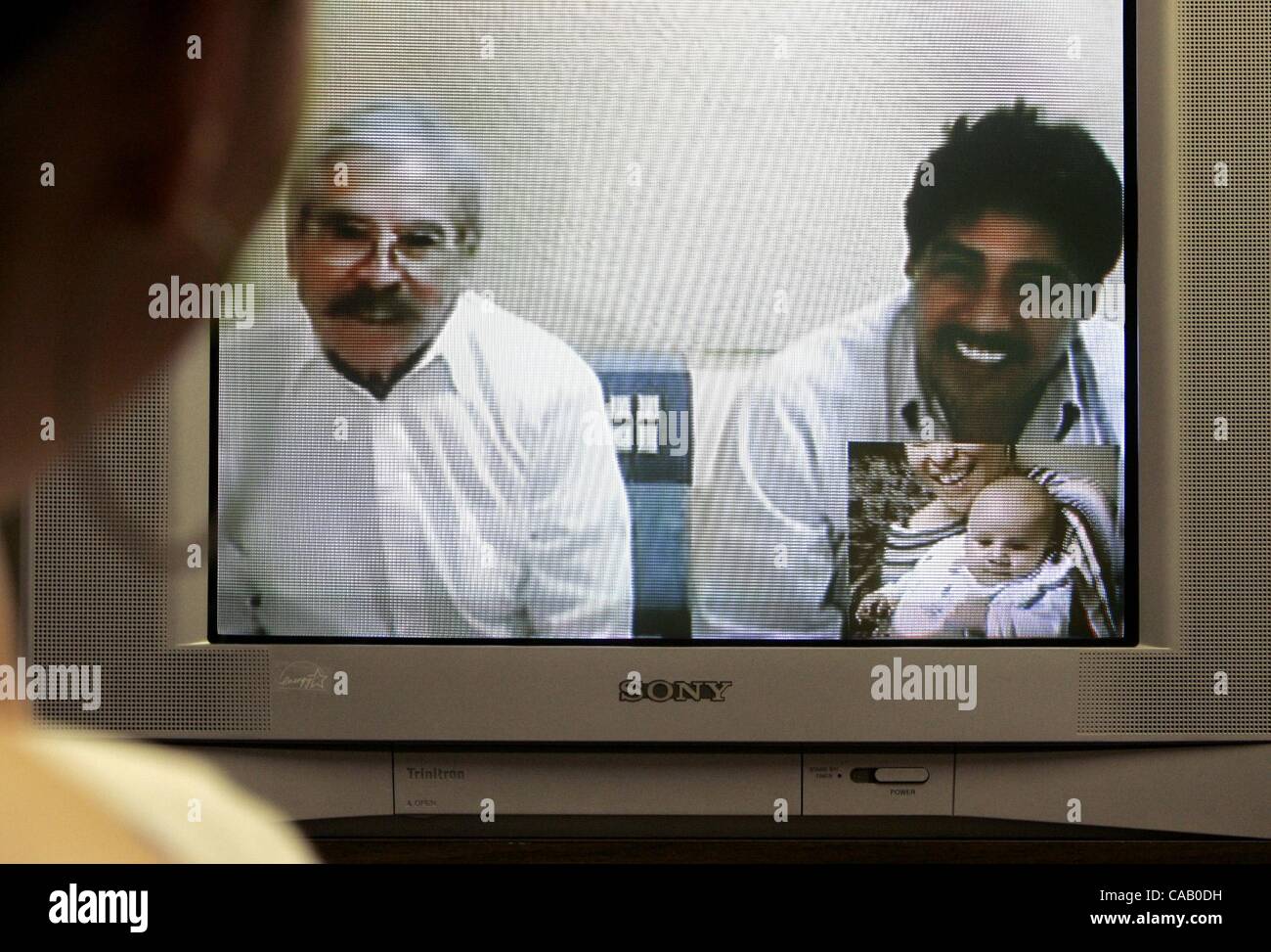 (Published 1/21/2005, NC-1, NI-1) JOSE ARANGO and his son GABRIEL smile ...