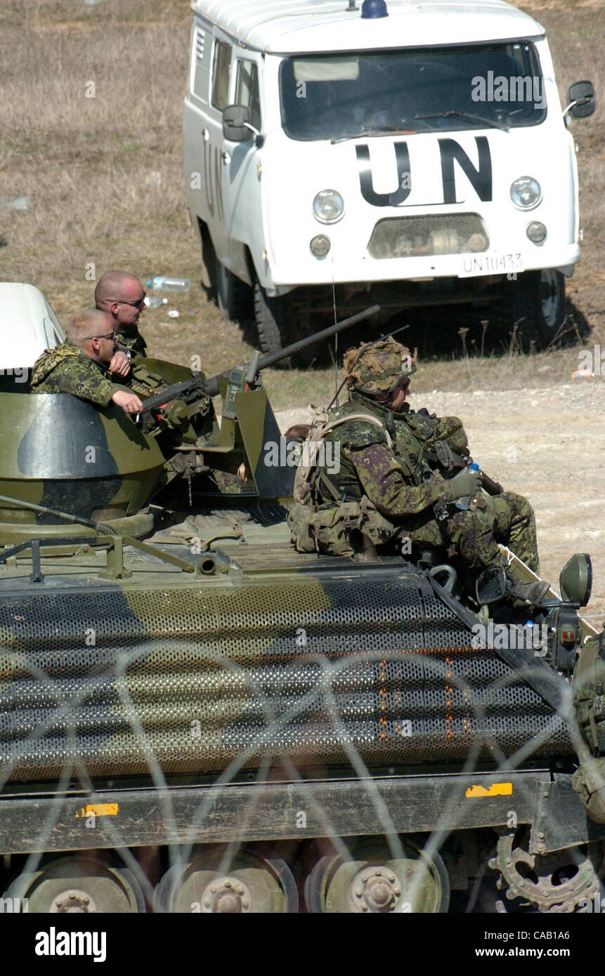 Mar 22, 2004; Kosovo, SERBIA; NATO peacekeepers (KFOR) in Kosovo check ...