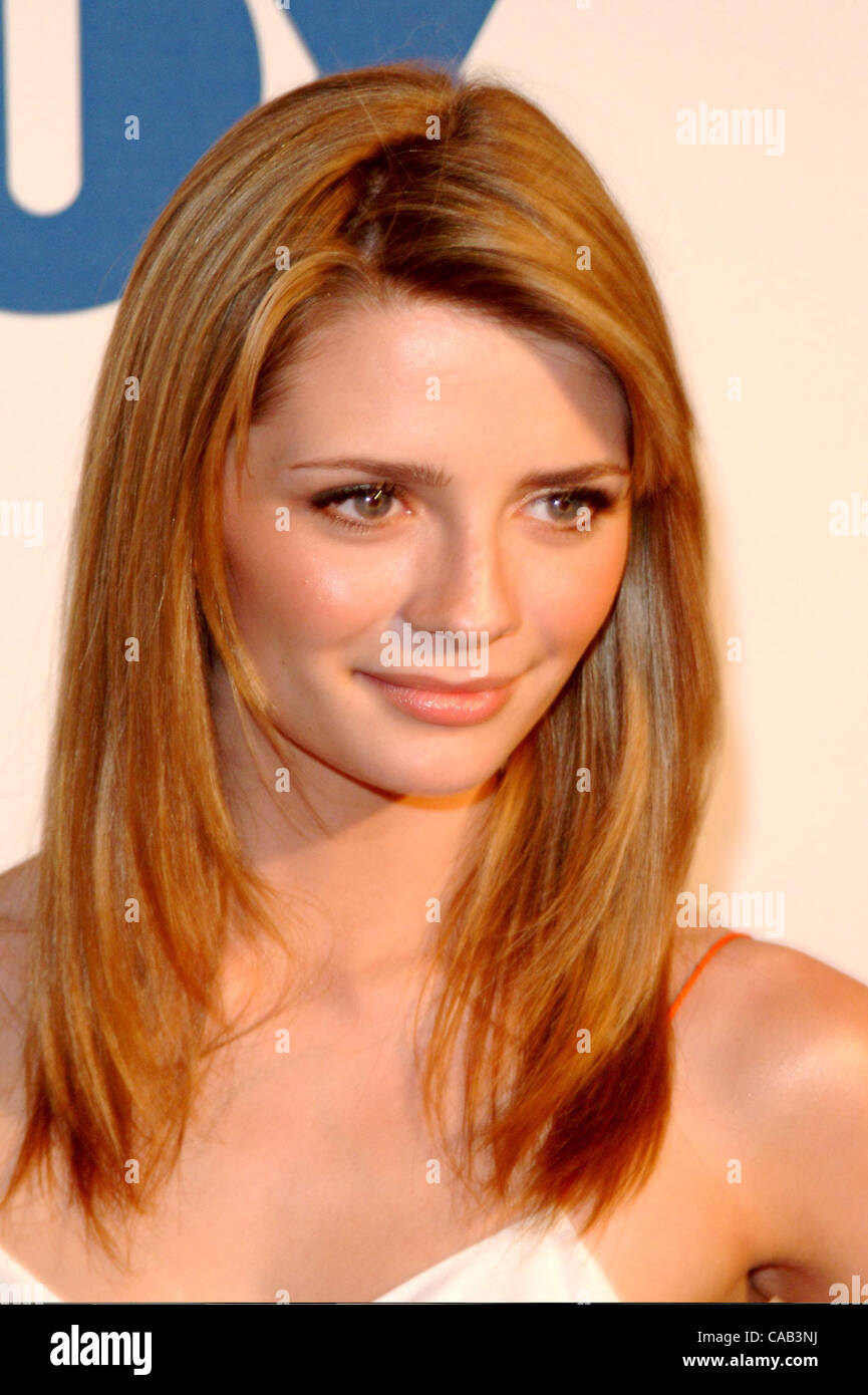 The Oc Mischa Barton High Resolution Stock Photography and Images - Alamy