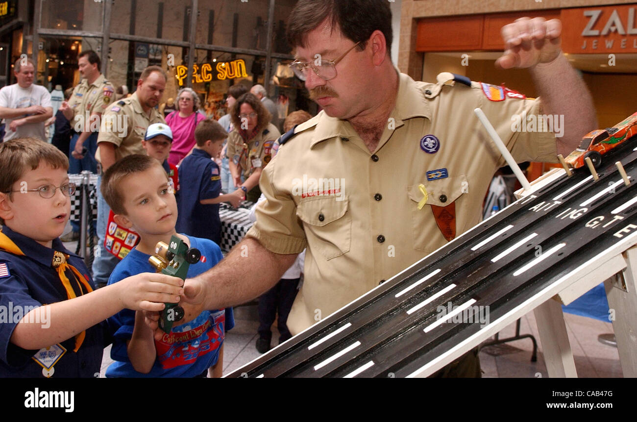 Apr 24, 2004 - Cincinnati, Ohio, USA - Cub Scout Leader KEVIN KELLY of ...