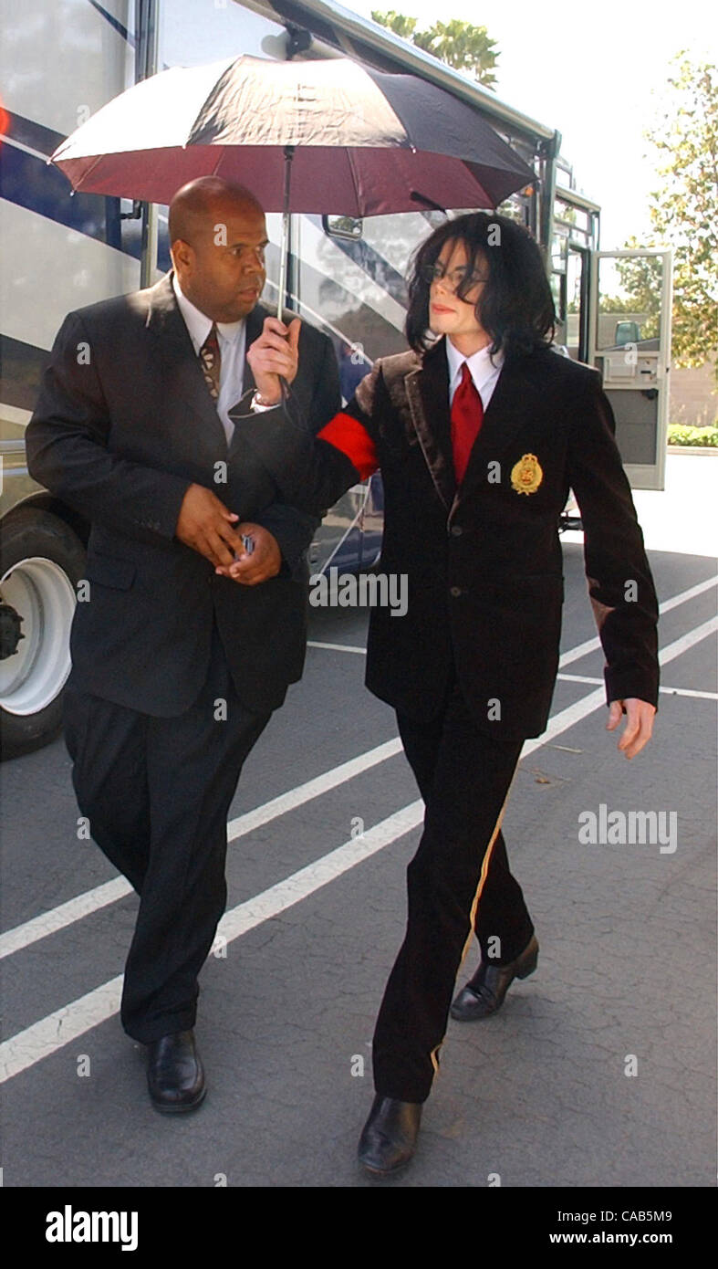 Apr 30, 2004; SANTA MARIA, CA, USA; ! MICHAEL JACKSON walks with a body ...