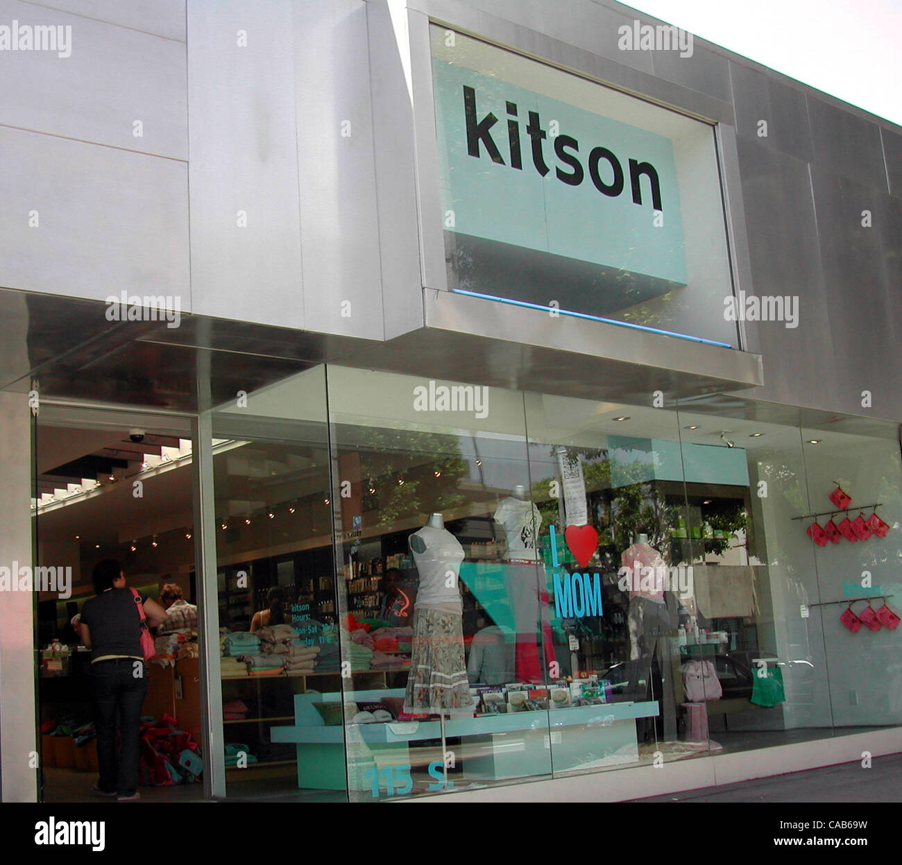 May 08, 2004; Los Angeles, CA, USA; Hollywood stars flock to Kitson ...