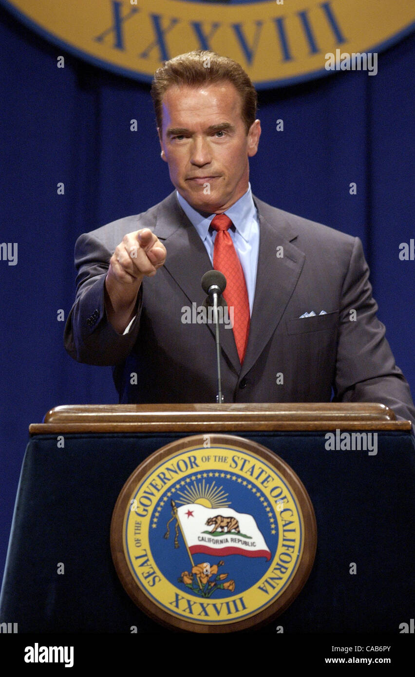 Arnold schwarzenegger as governor 2004 hi-res stock photography and ...