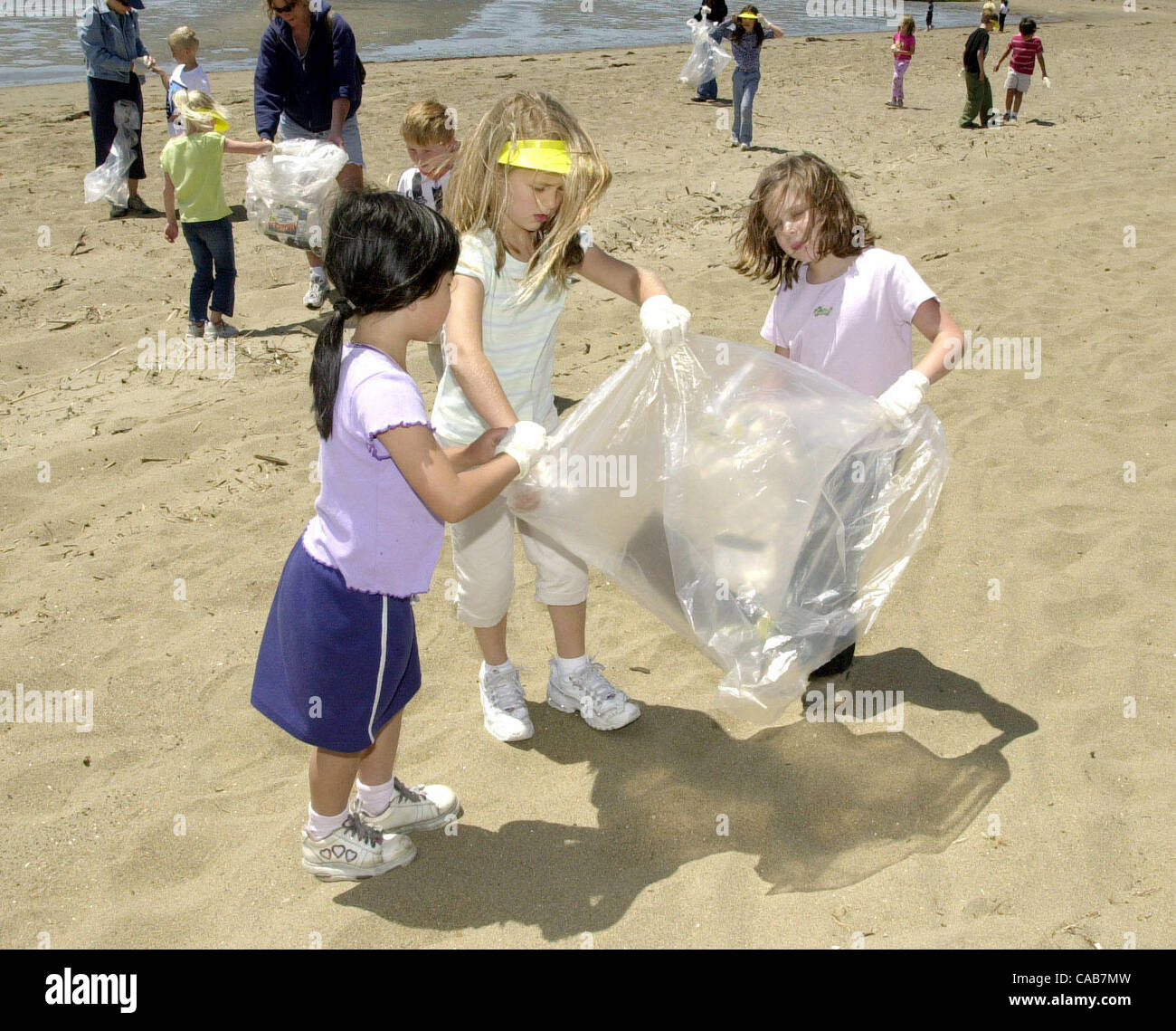 From left, Jacqueline Lin, McKenna Lindell and Rachel Neff have trouble ...