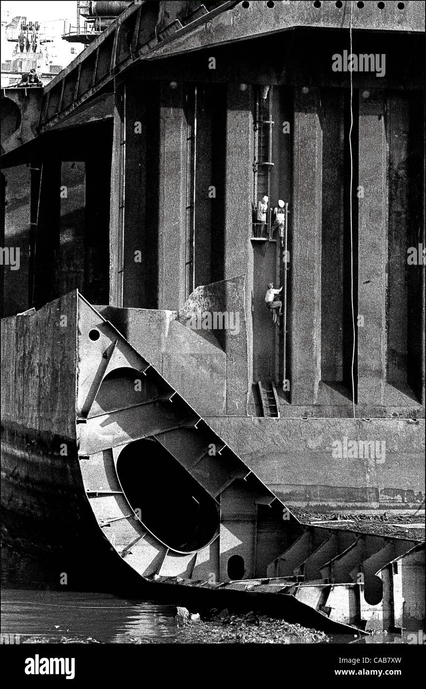 Yards of Alang, India 2003 Stock Photo - Alamy