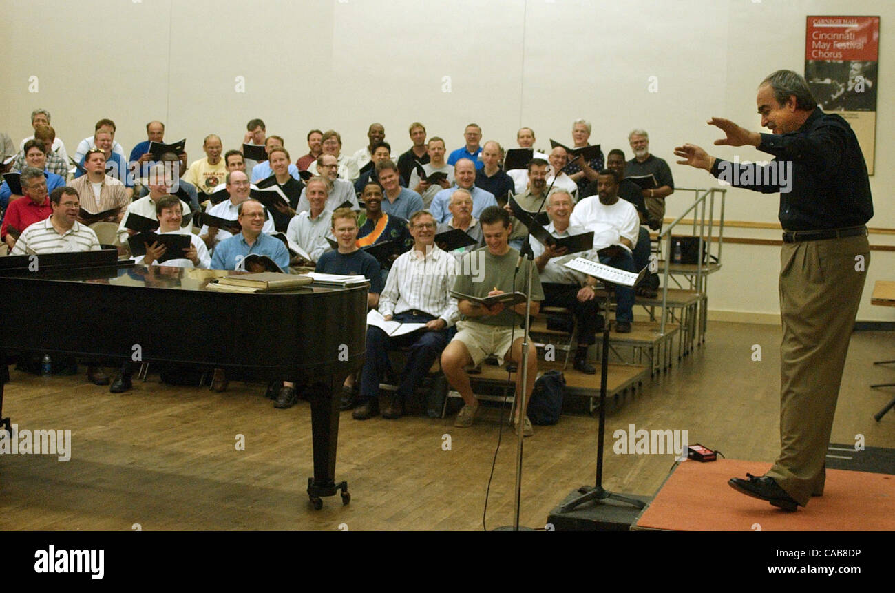 May festival chorus hi-res stock photography and images - Alamy