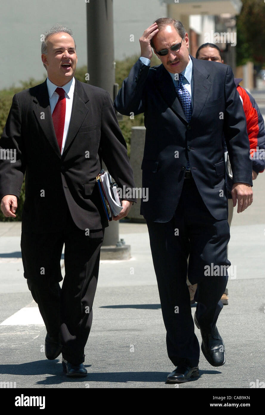 Scott Peterson's defense attorney Mark Geragos (cq, right) and defense ...