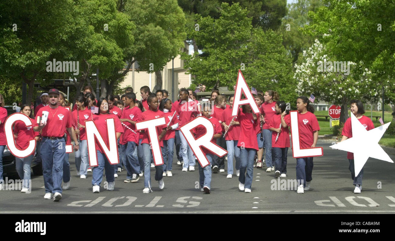 The Central Junior High School marching band follows the parade route ...