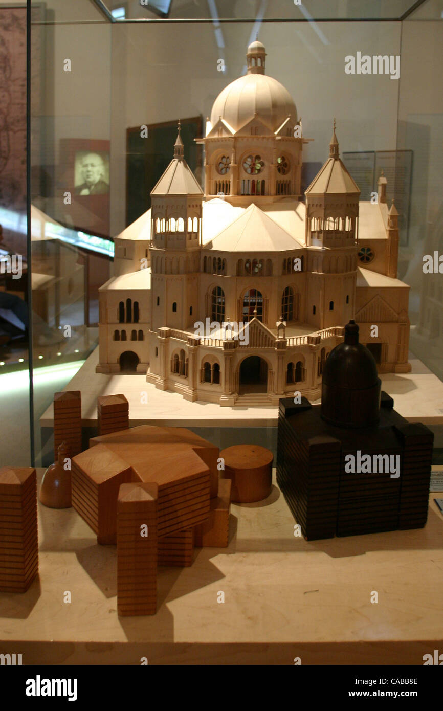 Jun 05, 2004; Berlin, Germany; Display shows the different styles of ...