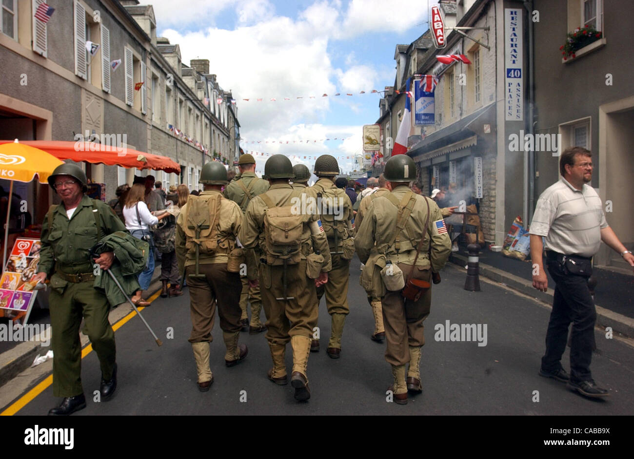 American soldiers in a french town hi-res stock photography and images ...