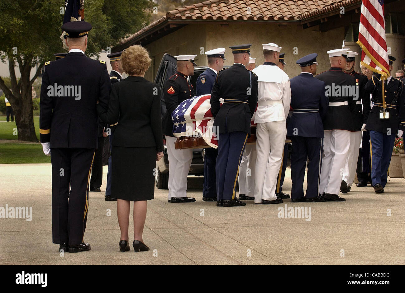 Nancy reagan ronald reagan casket hi-res stock photography and images ...