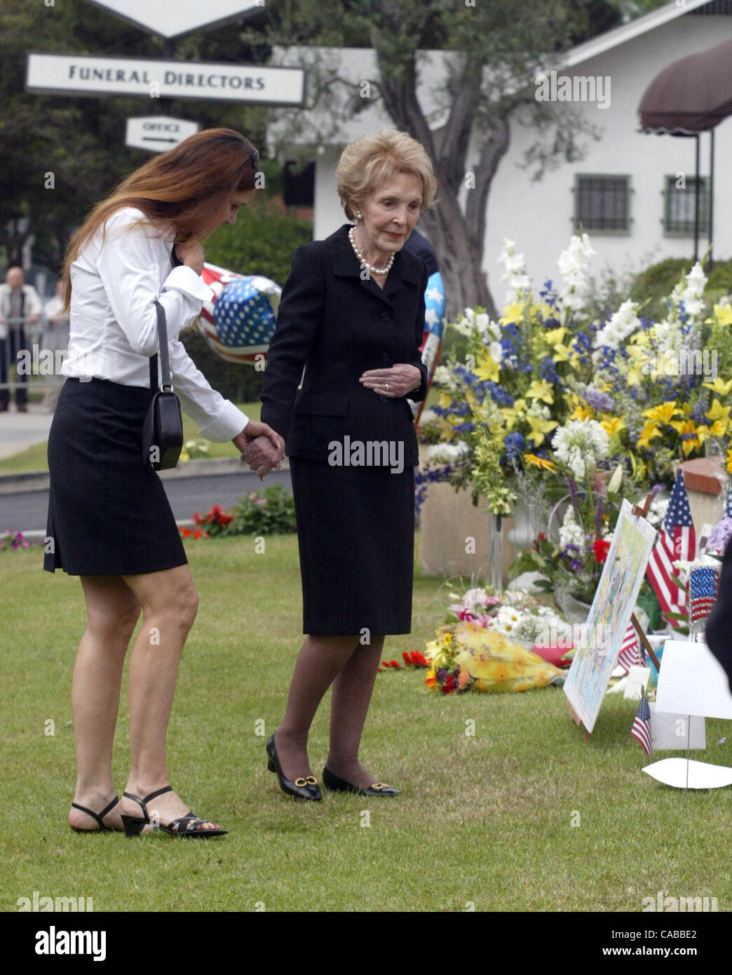 Jun 07, 2004; Los Angeles, CA, USA; NANCY REAGAN and her daughter PATTI ...