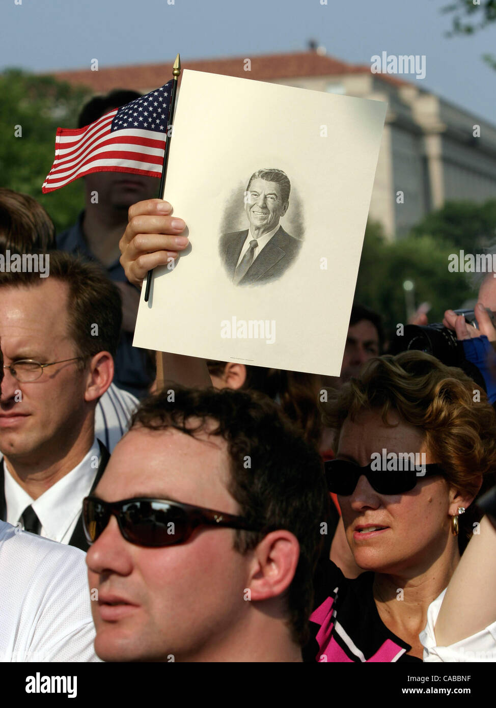 Jun 09, 2004; Washington, DC, USA; A supporter of former President ...