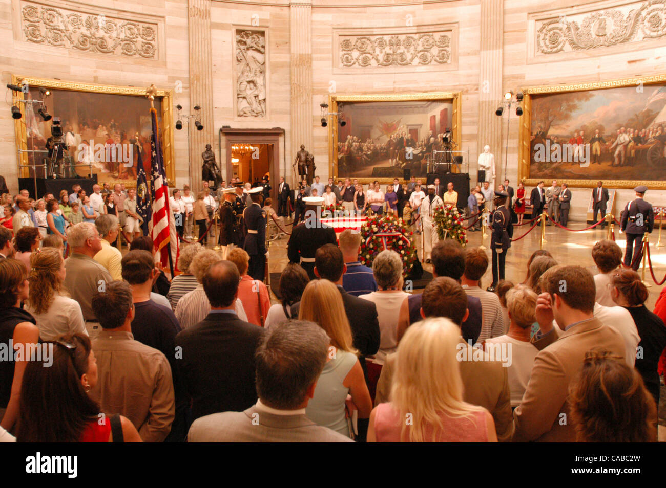The body of former President Ronald Reagan lies in state under the ...