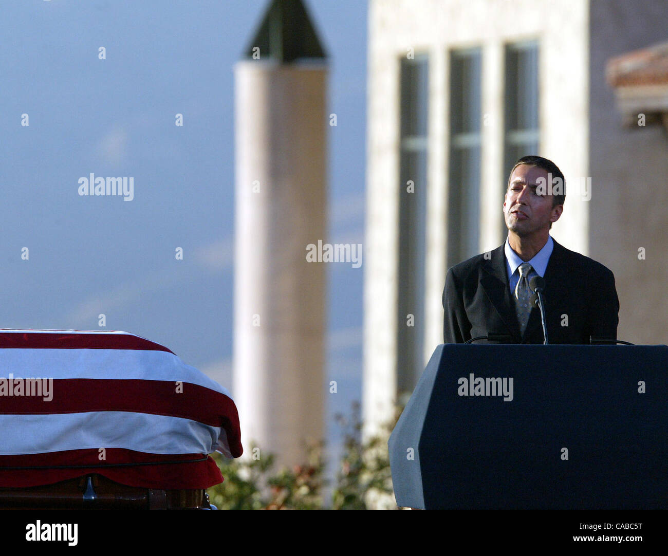 President ronald reagan delivers hi-res stock photography and images ...
