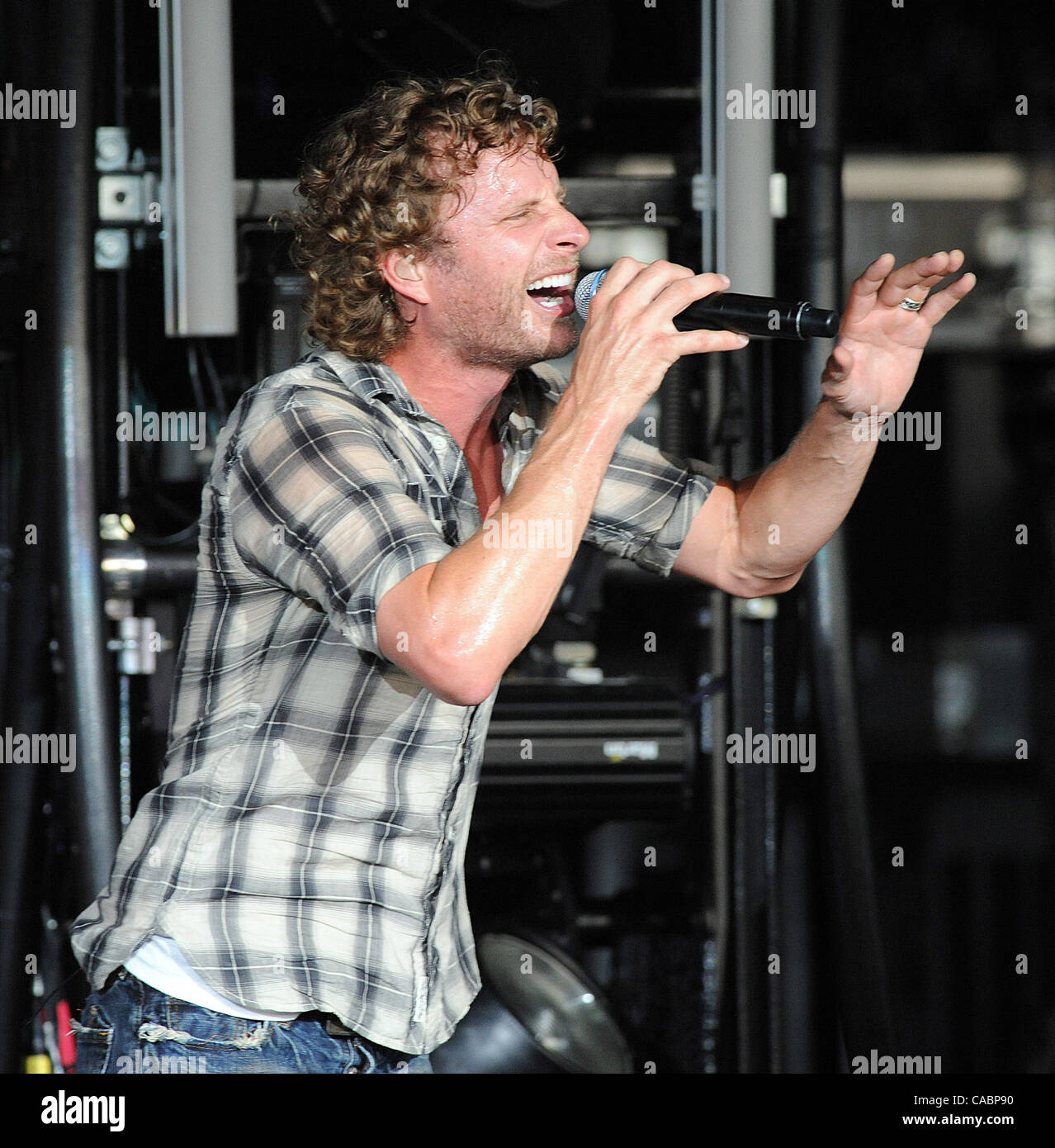 Jul 24, 2010 - Raleigh, North Carolina; USA - Singer DIERKS BENTLEY ...
