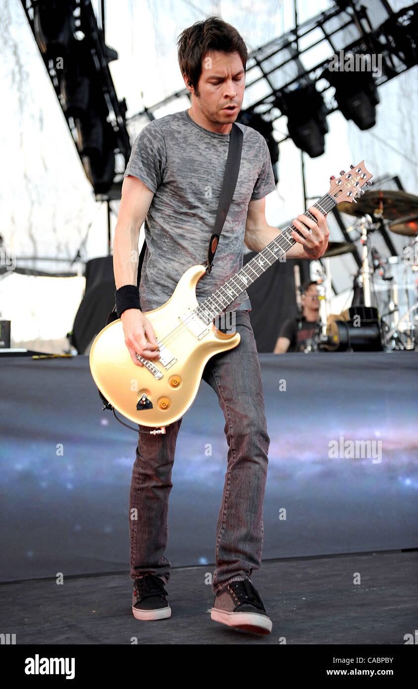 Jul 25, 2010 - Raleigh, North Carolina; USA - Singer / Guitarist PETE ...