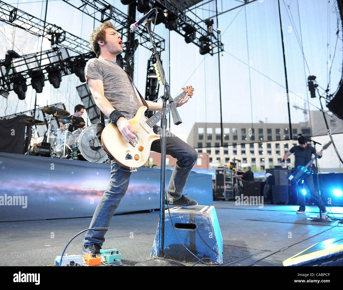 Jul 25, 2010 - Raleigh, North Carolina; USA - Singer / Guitarist PETE ...