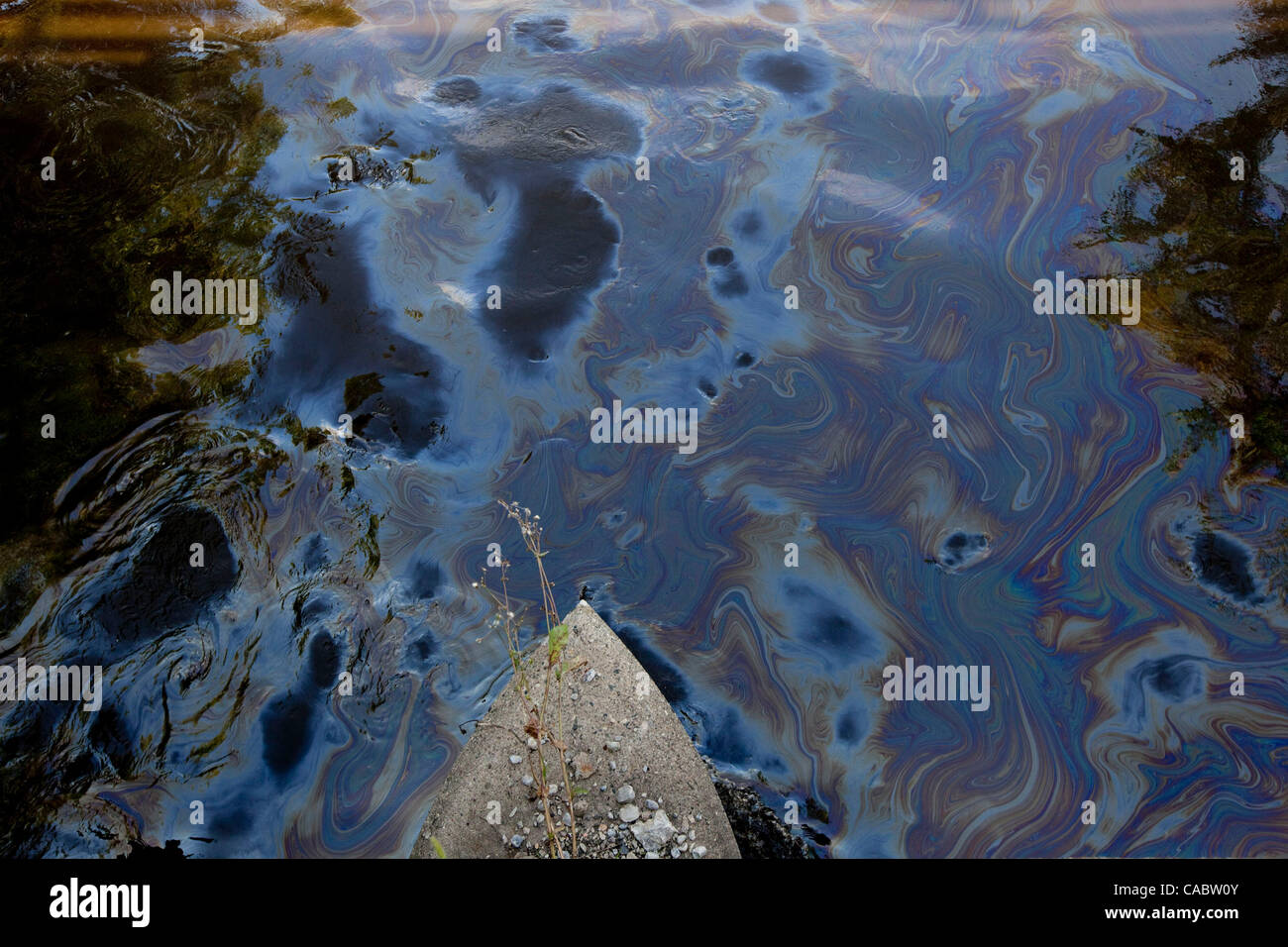 Michigan oil spill kalamazoo river 2010 hi-res stock photography and ...