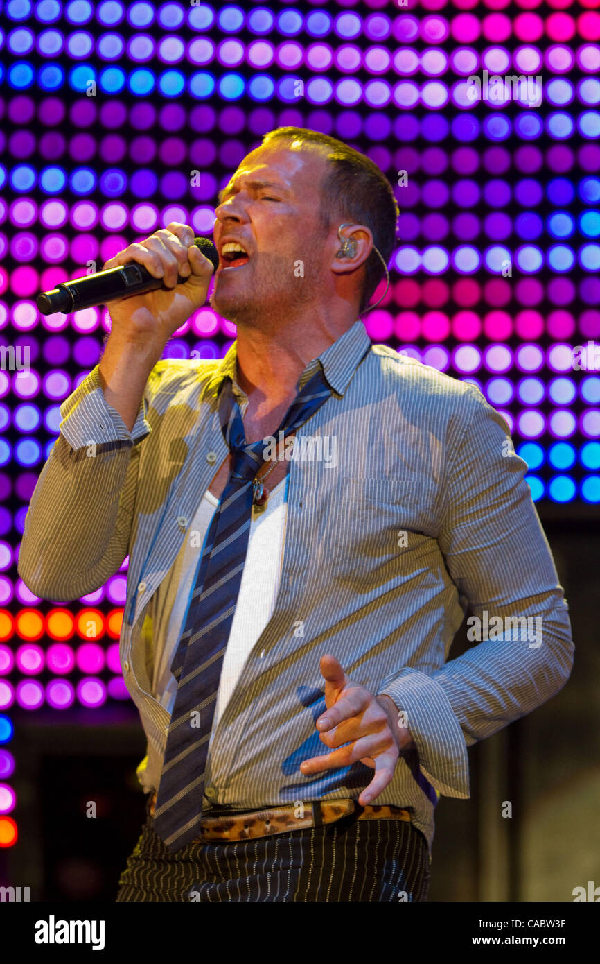 Stone temple pilots scott weiland hi-res stock photography and images ...
