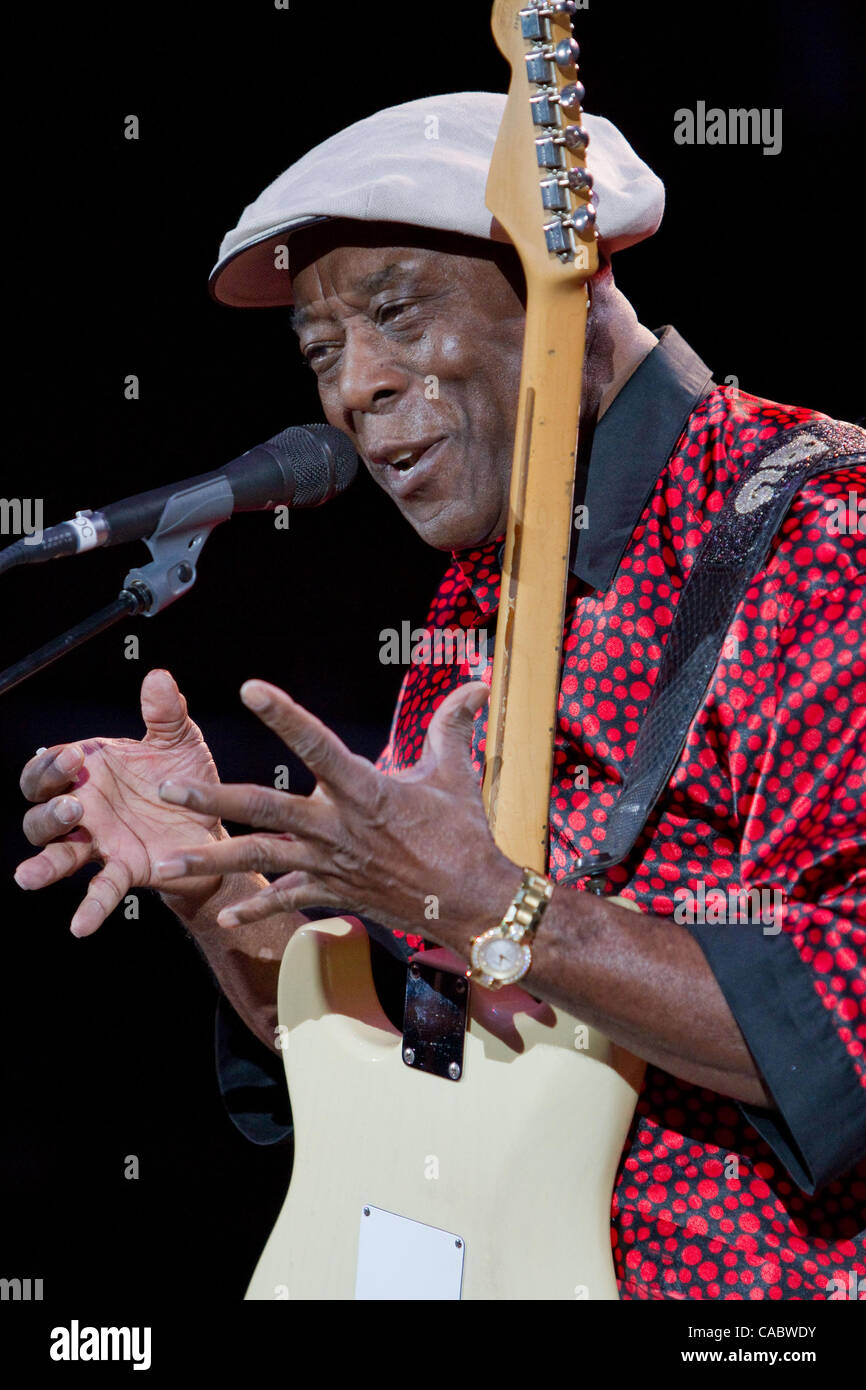 Aug. 25, 2010 - Morrison, Colorado, U.S. - Legendary Blues guitarist ...