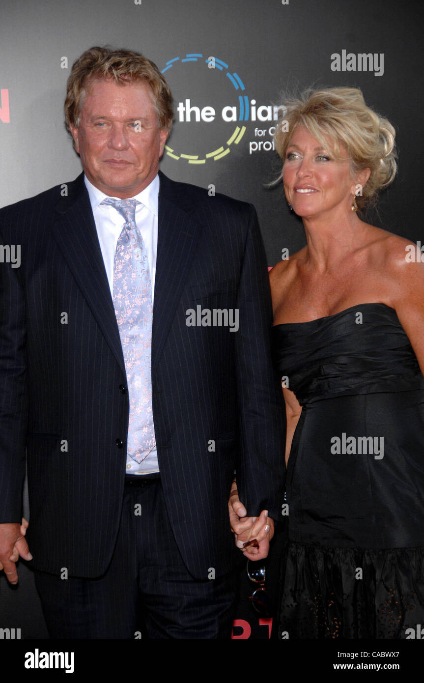 Tom berenger inception premiere hi-res stock photography and images - Alamy
