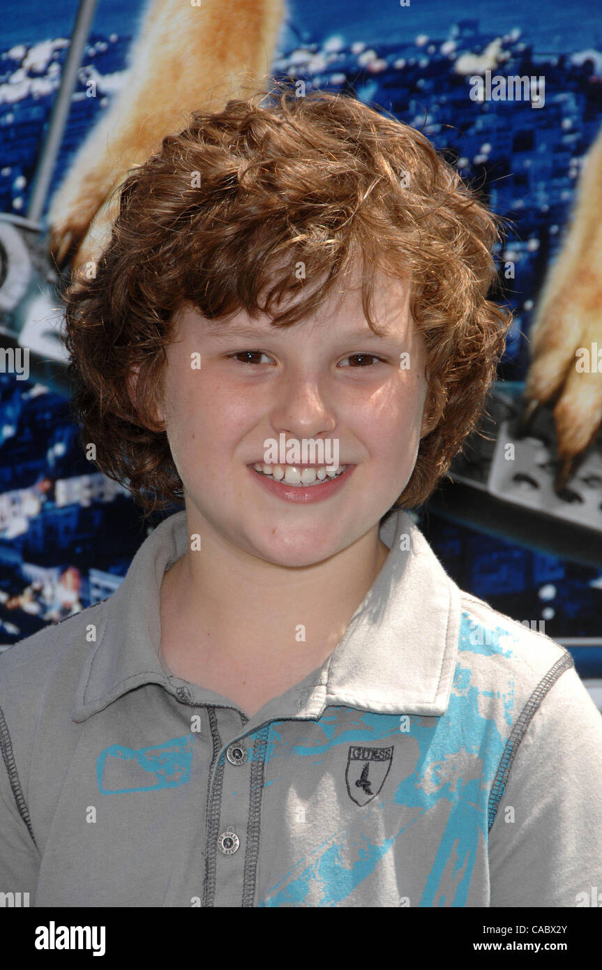 Nolan gould cats and dogs hi-res stock photography and images - Alamy