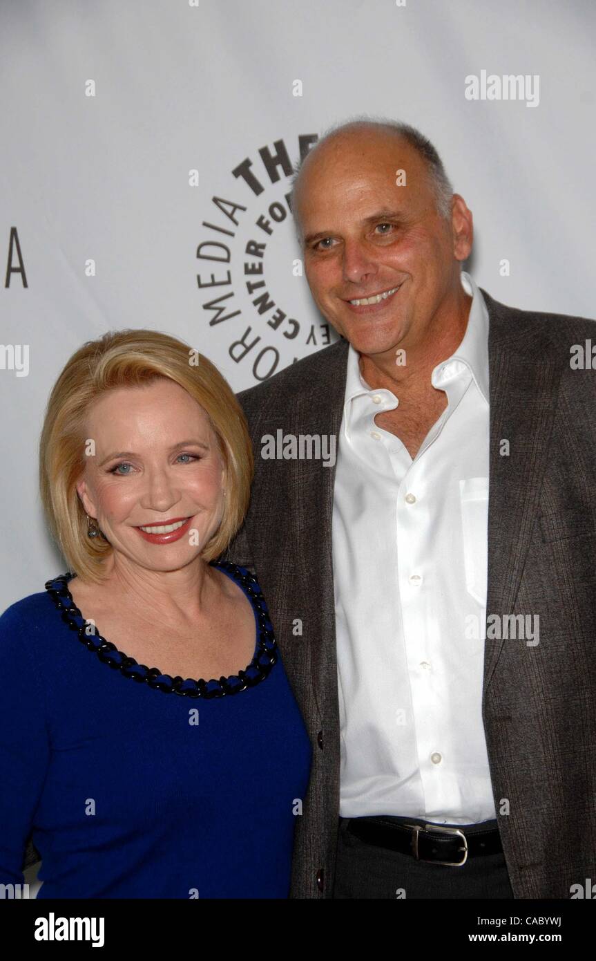 Kurt fuller and debra jo rupp hi-res stock photography and images - Alamy