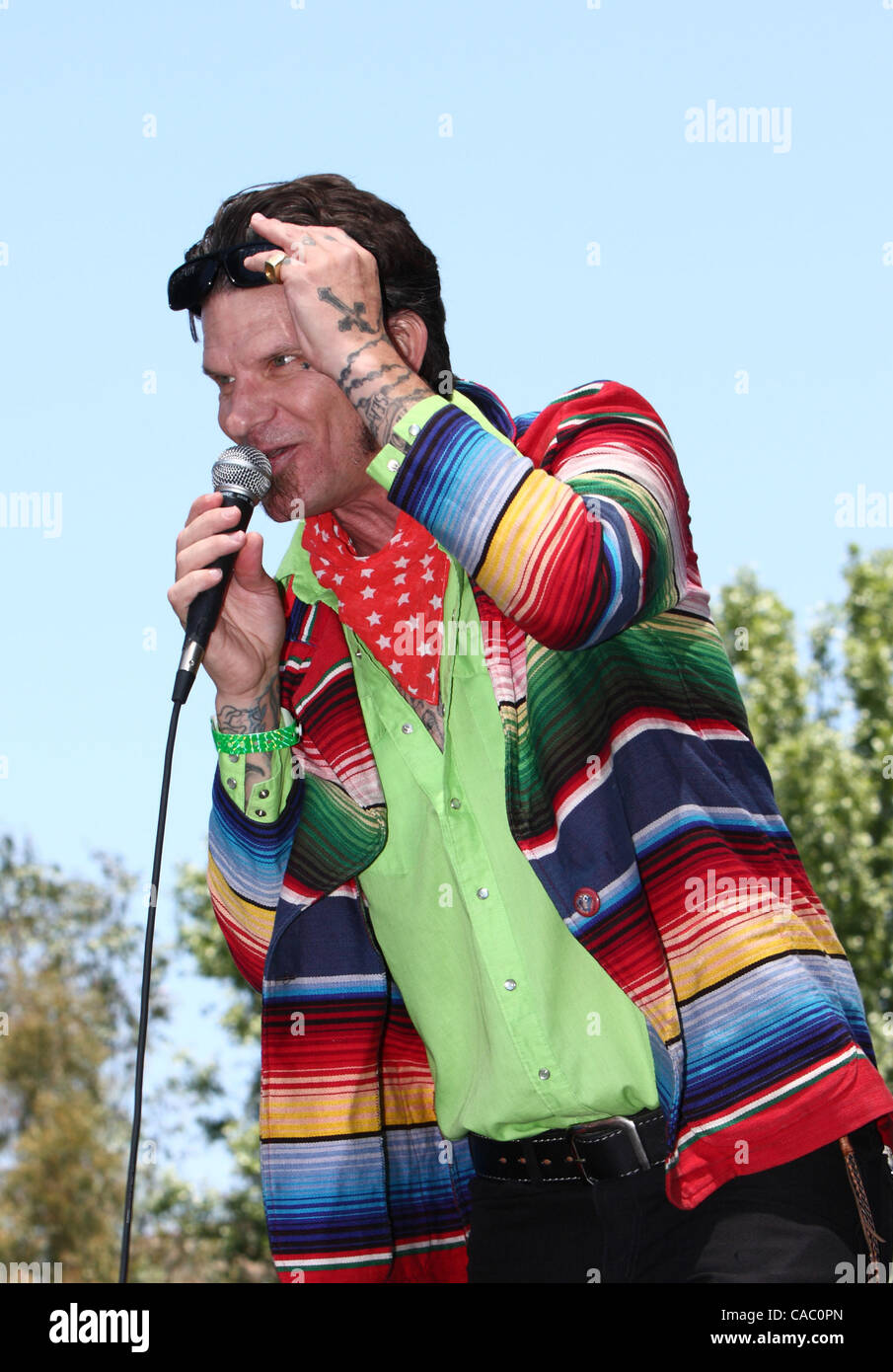 Psycho-Rockabilly icons Throw Rag perform at the 16th annual Hootenanny ...