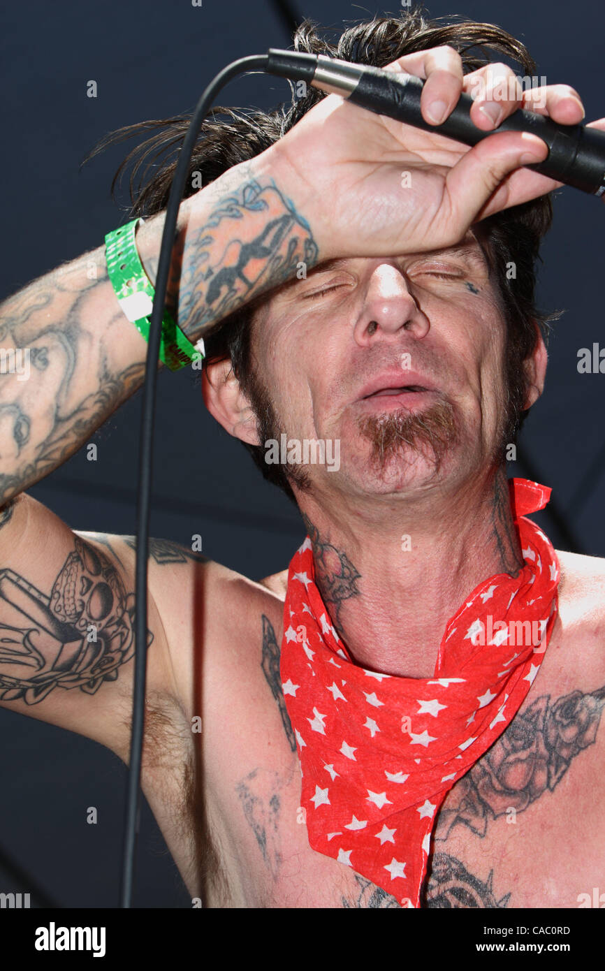 Psycho-Rockabilly icons Throw Rag perform at the 16th annual Hootenanny ...