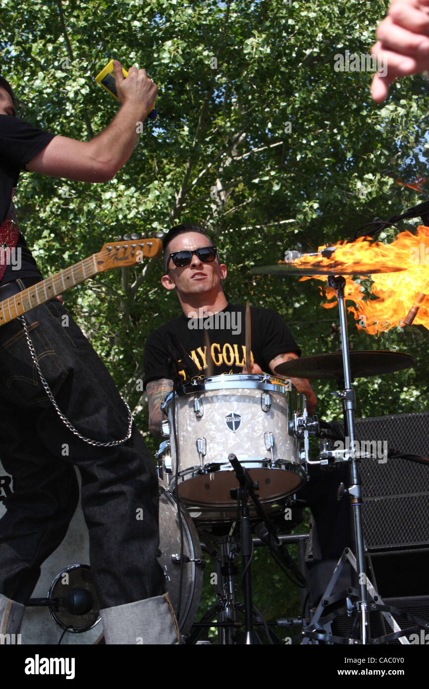 Rockabilly group 3 Bad Jacks perform at the 16th annual Hootenanny ...