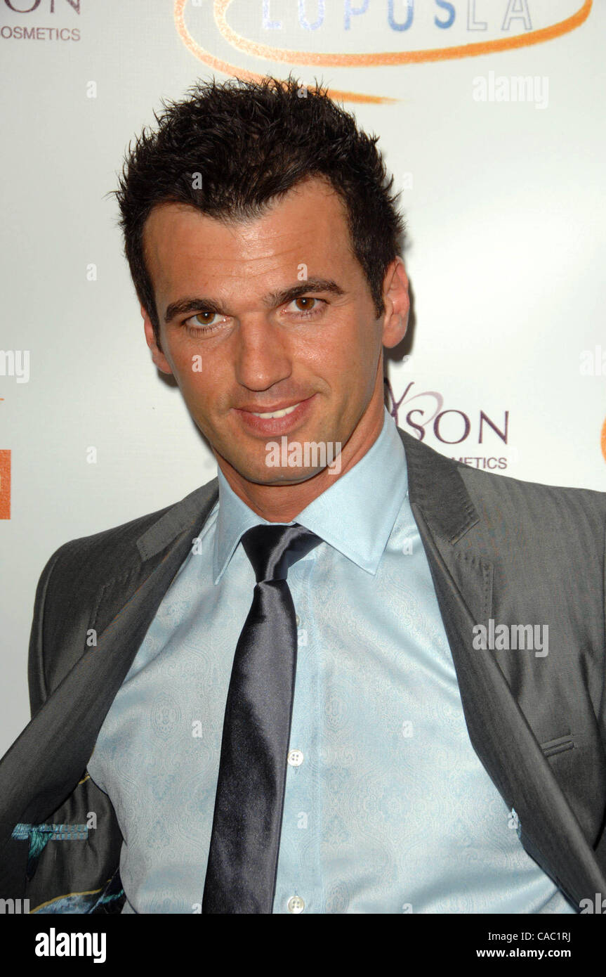 Sept. 22, 2010 - Los Angeles, California, U.S. - TONY DOVOLANI ...