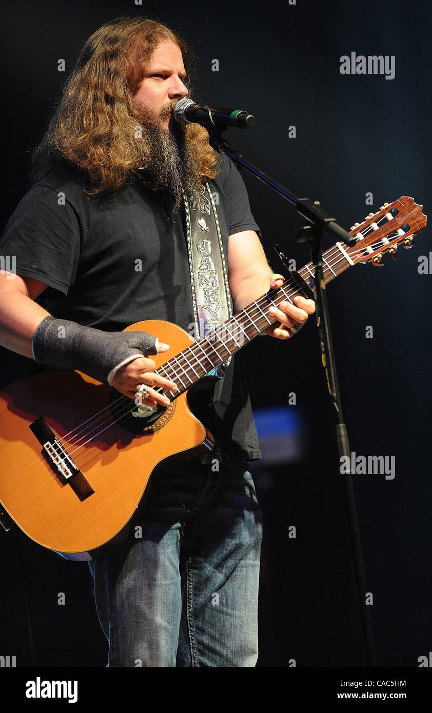 Jun 7, 2010 - Nashville, Tennessee; USA - Singer / Guitarist JAMEY ...