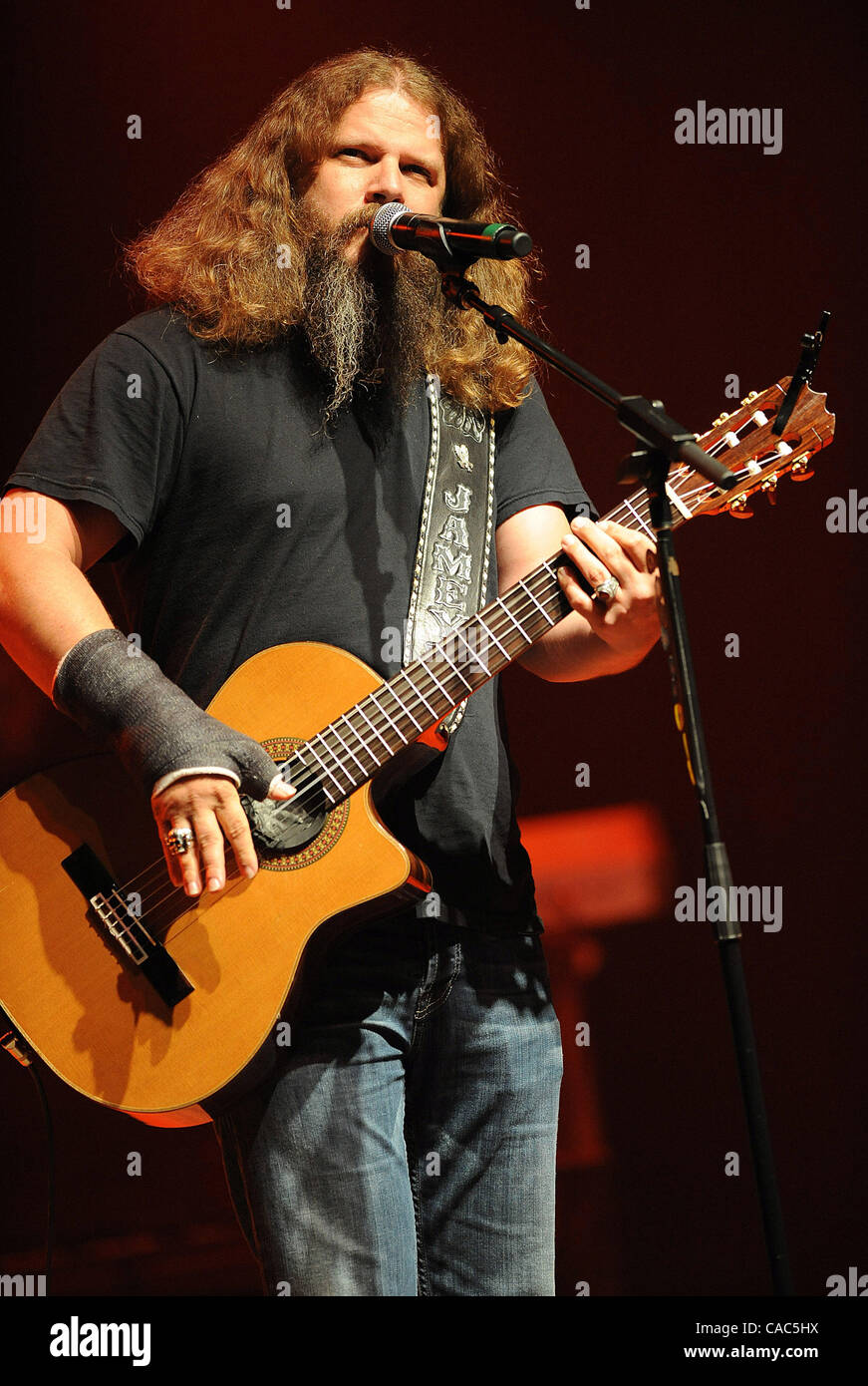 Jun 7, 2010 - Nashville, Tennessee; USA - Singer / Guitarist JAMEY ...