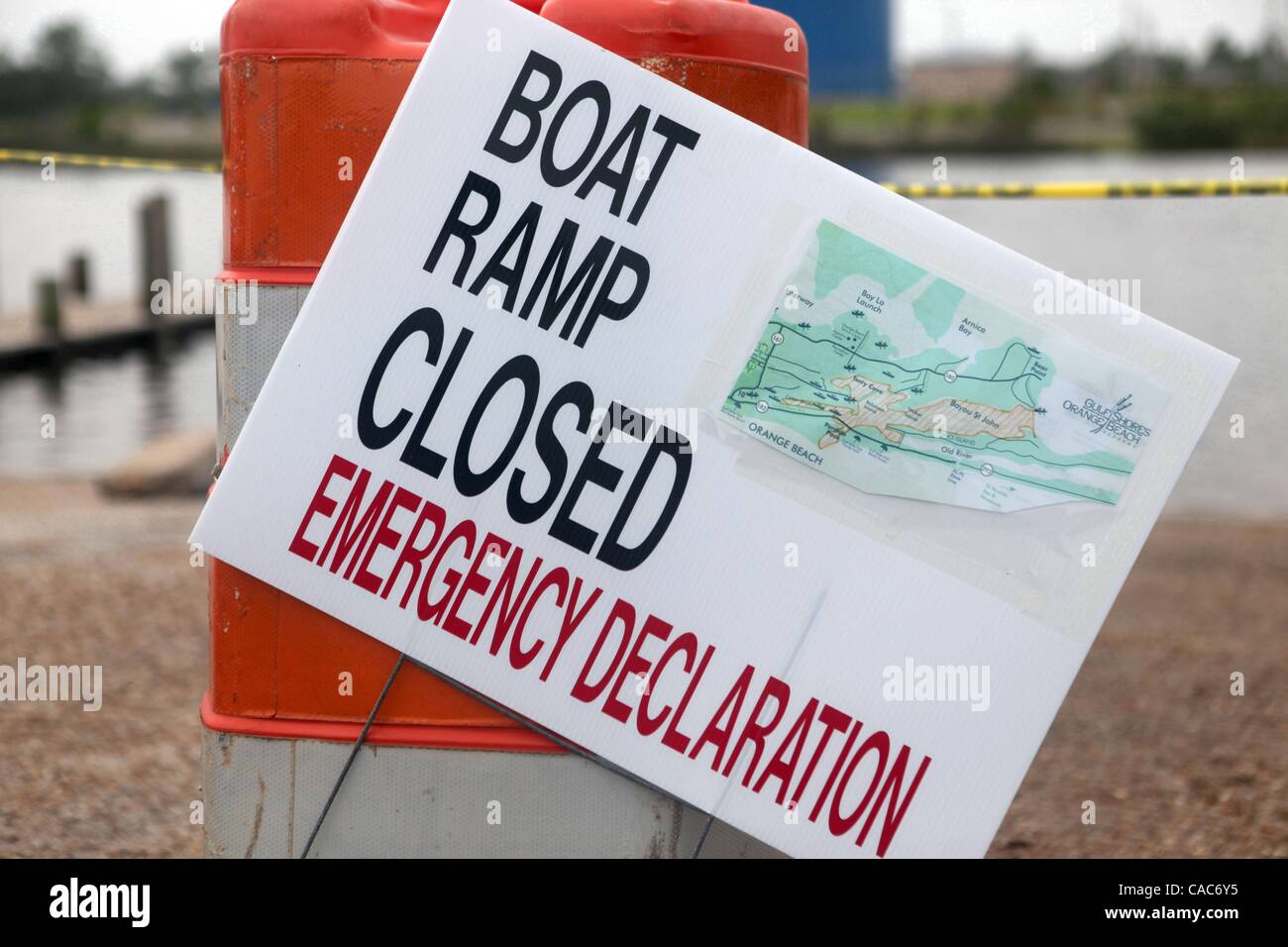 Jul 26, 2010 - Orange Beach, Alabama, U.S. - Boat ramp closed signs in ...