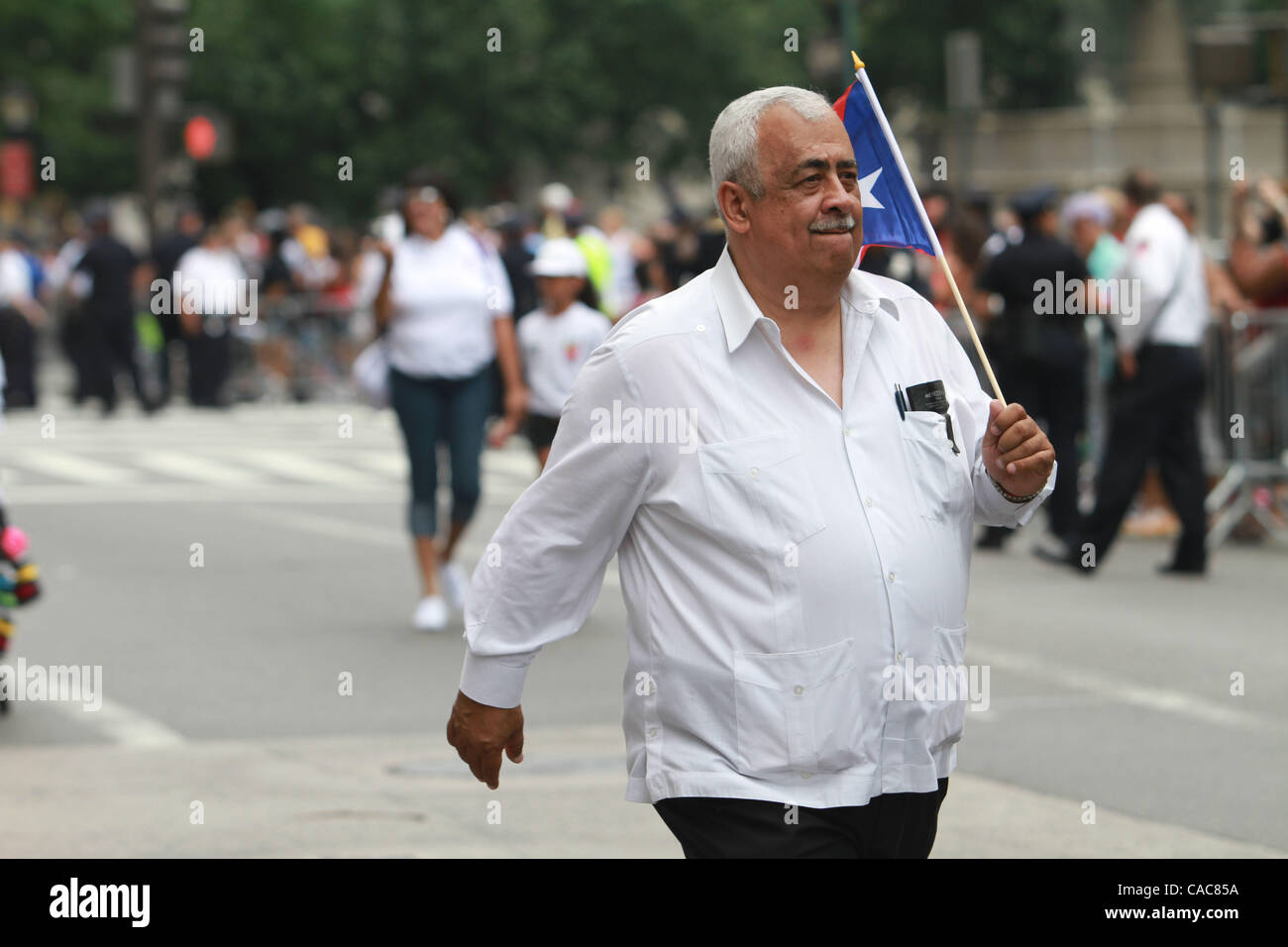 Disgraced former State Sen. Efrain Gonzalez at Puerto Rican Day parade ...