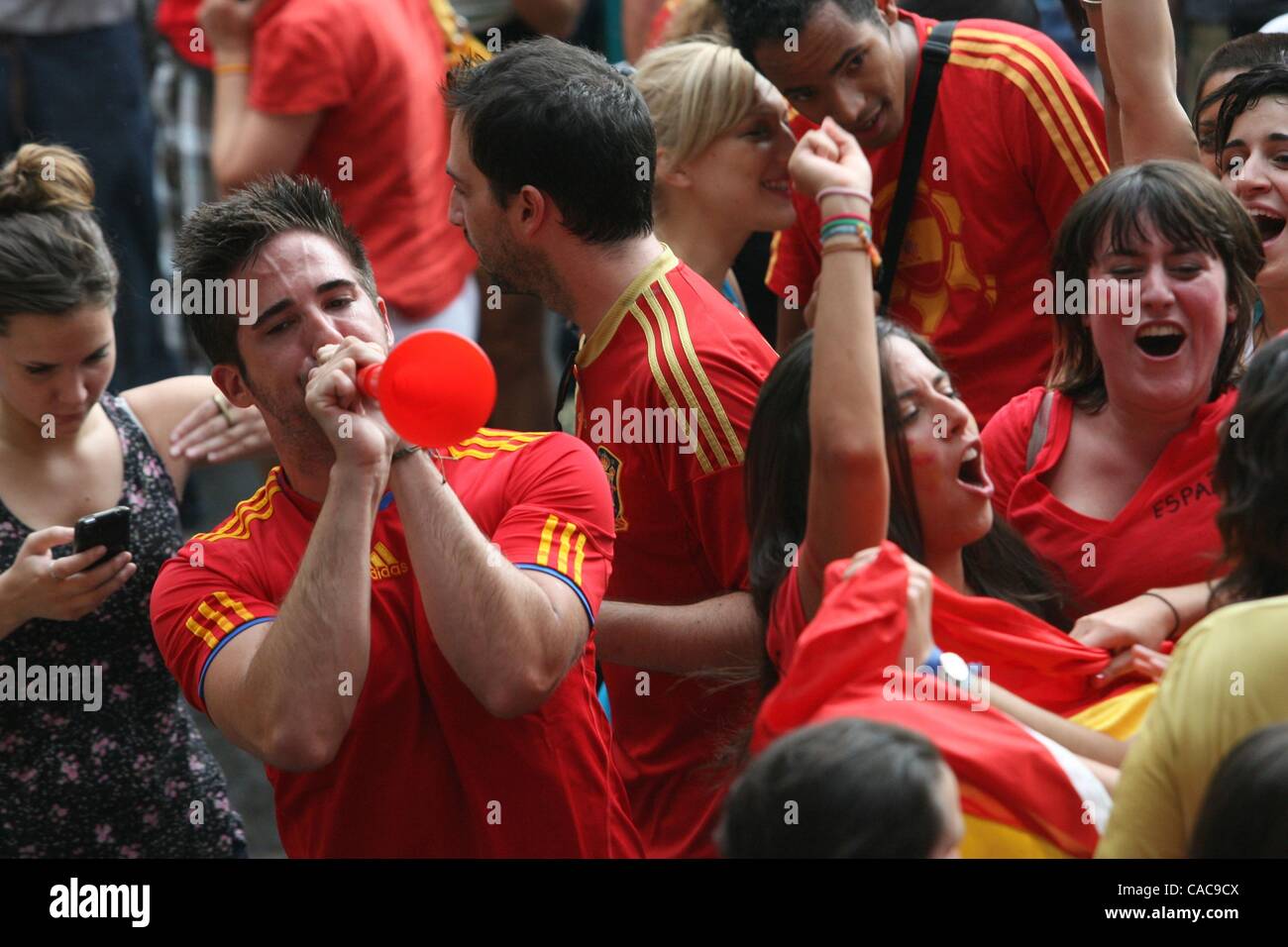 Jul 10, 2010 - New York, New York, U.S. - Spanish soccer fans fans ...